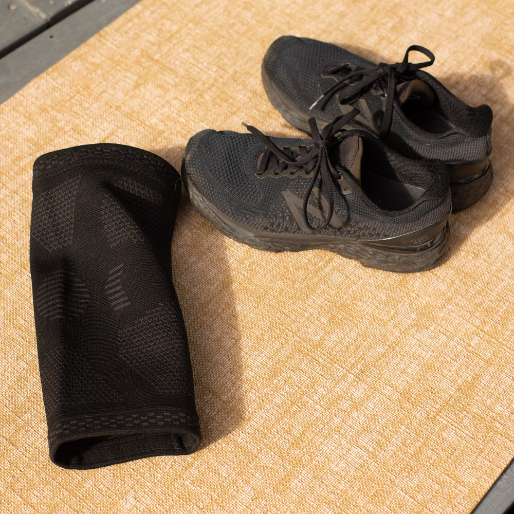 How To Keep A Knee Brace From Sliding Down? | 5 Easy Hacks – ArmaJoint